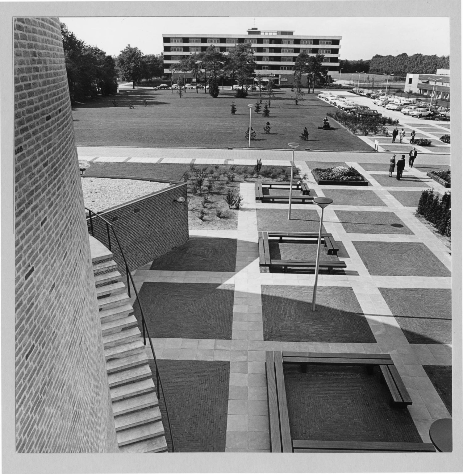CAPITA SELECTA: 1. History and Recent Trends in the Architecture of ...